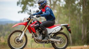 ホンダCRF250L完全ガイド！2025年新型の価格と評価
